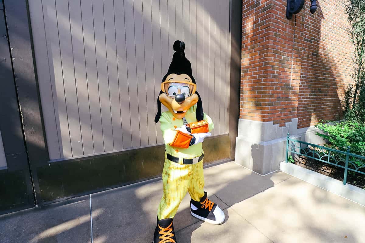 Meet Goofy and Max at Disney World (See Max as Powerline!)
