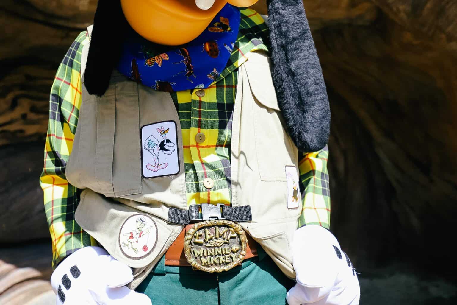 Goofy Visits Disney's Animal Kingdom (Former Camp Minnie-Mickey Attire)