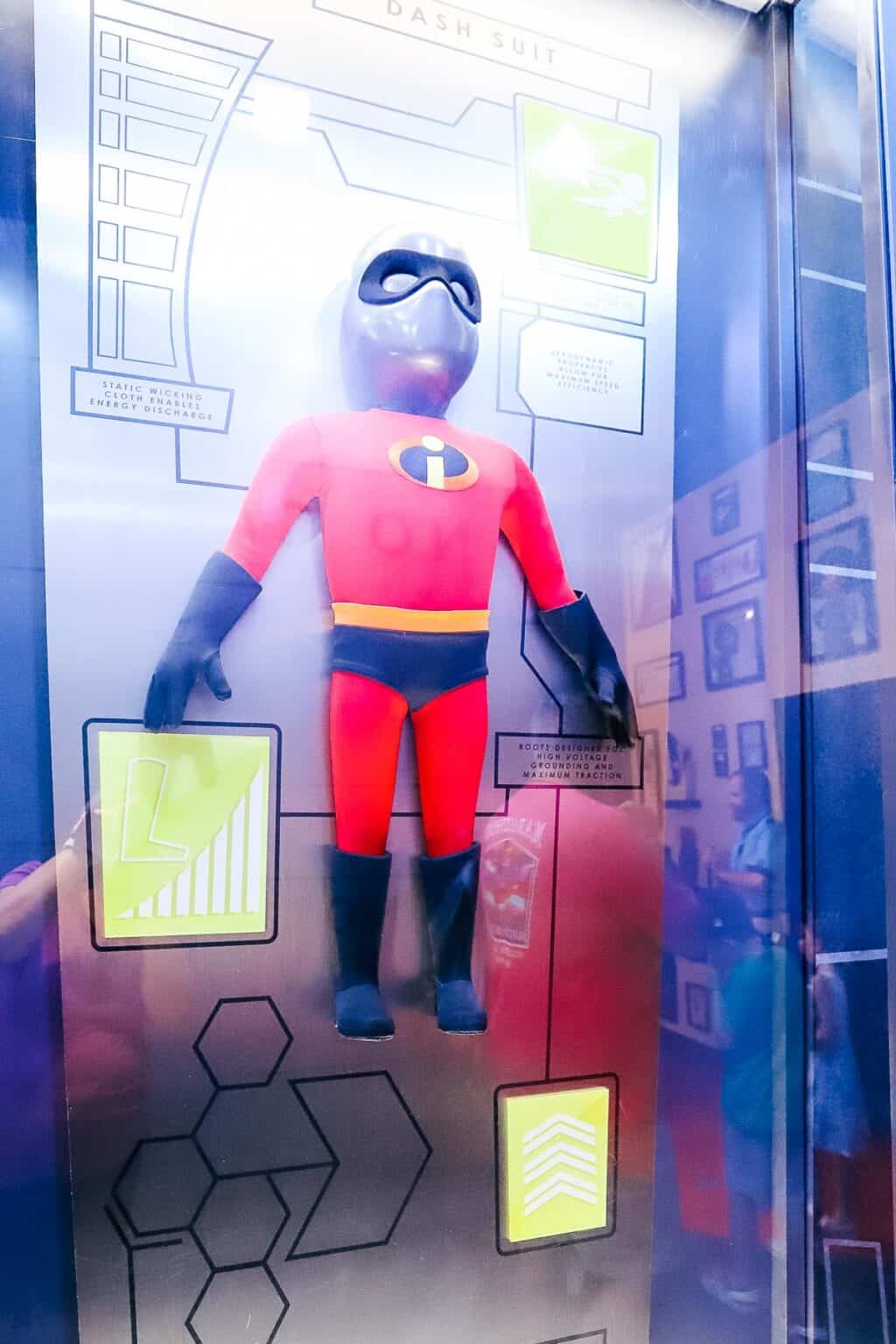 Meet Edna Mode (The Edna Mode Experience at Disney's Hollywood Studios ...