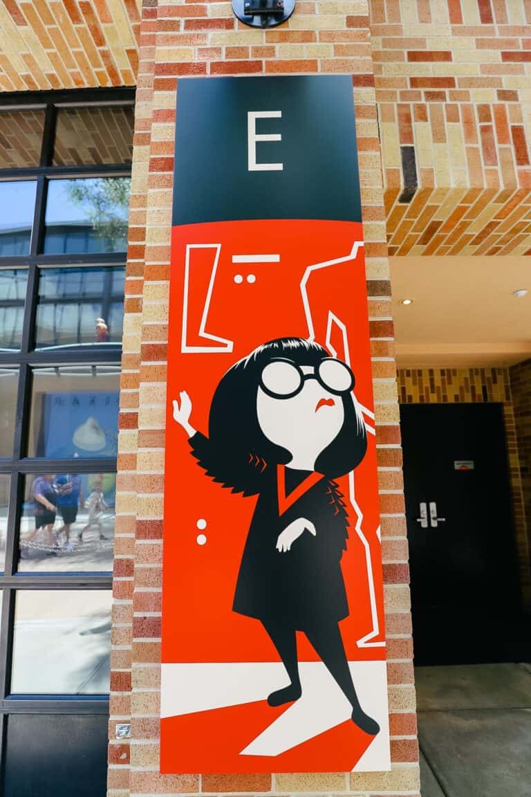Meet Edna Mode (The Edna Mode Experience at Disney's Hollywood Studios ...