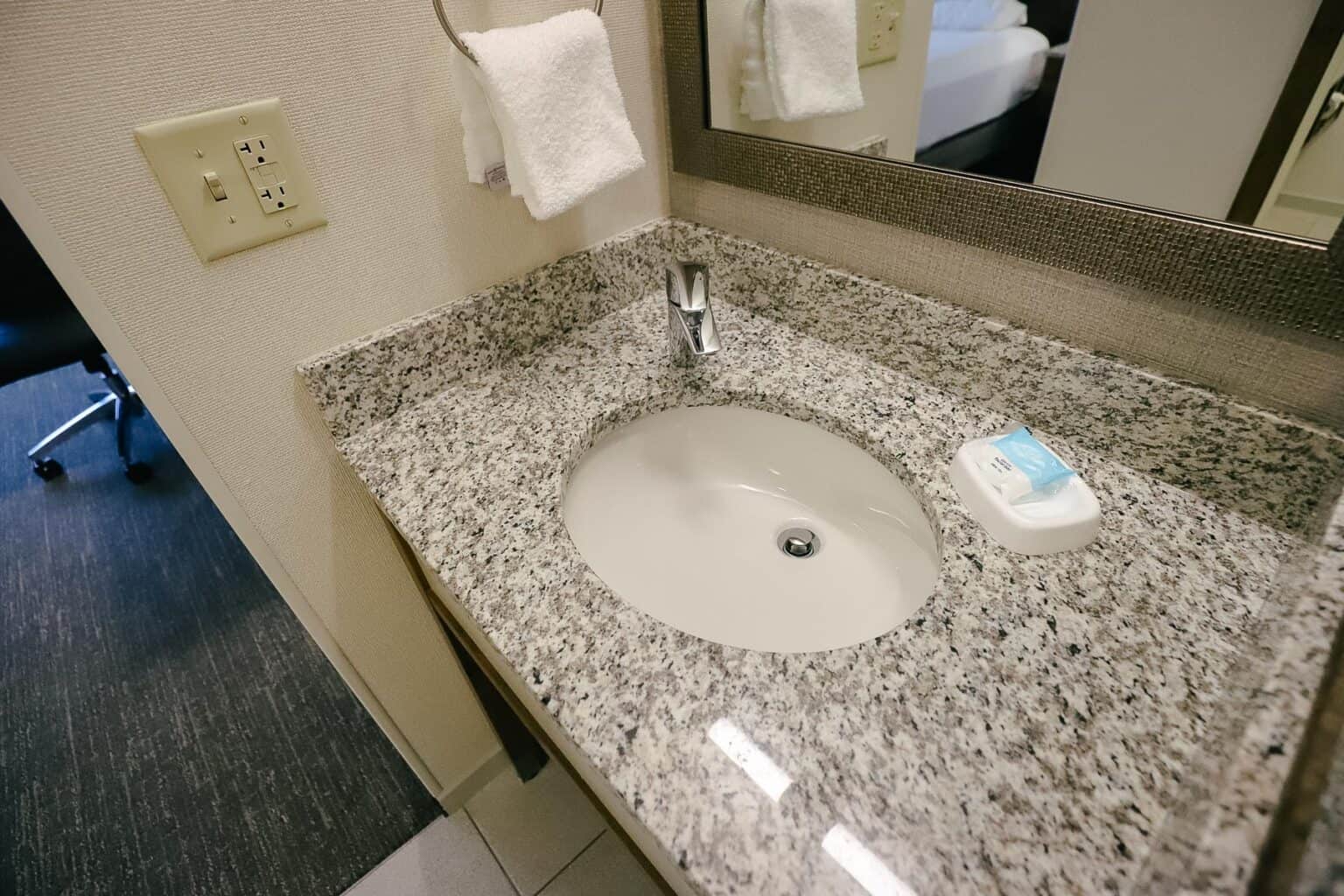 Room Tour: Drury Plaza Hotel at Disney Springs Standard Guest Room ...