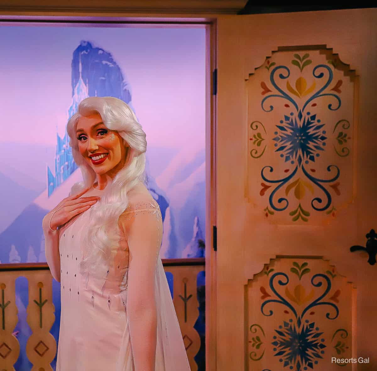Meet Anna and Elsa at Epcot's Royal Sommerhus - Resorts Gal