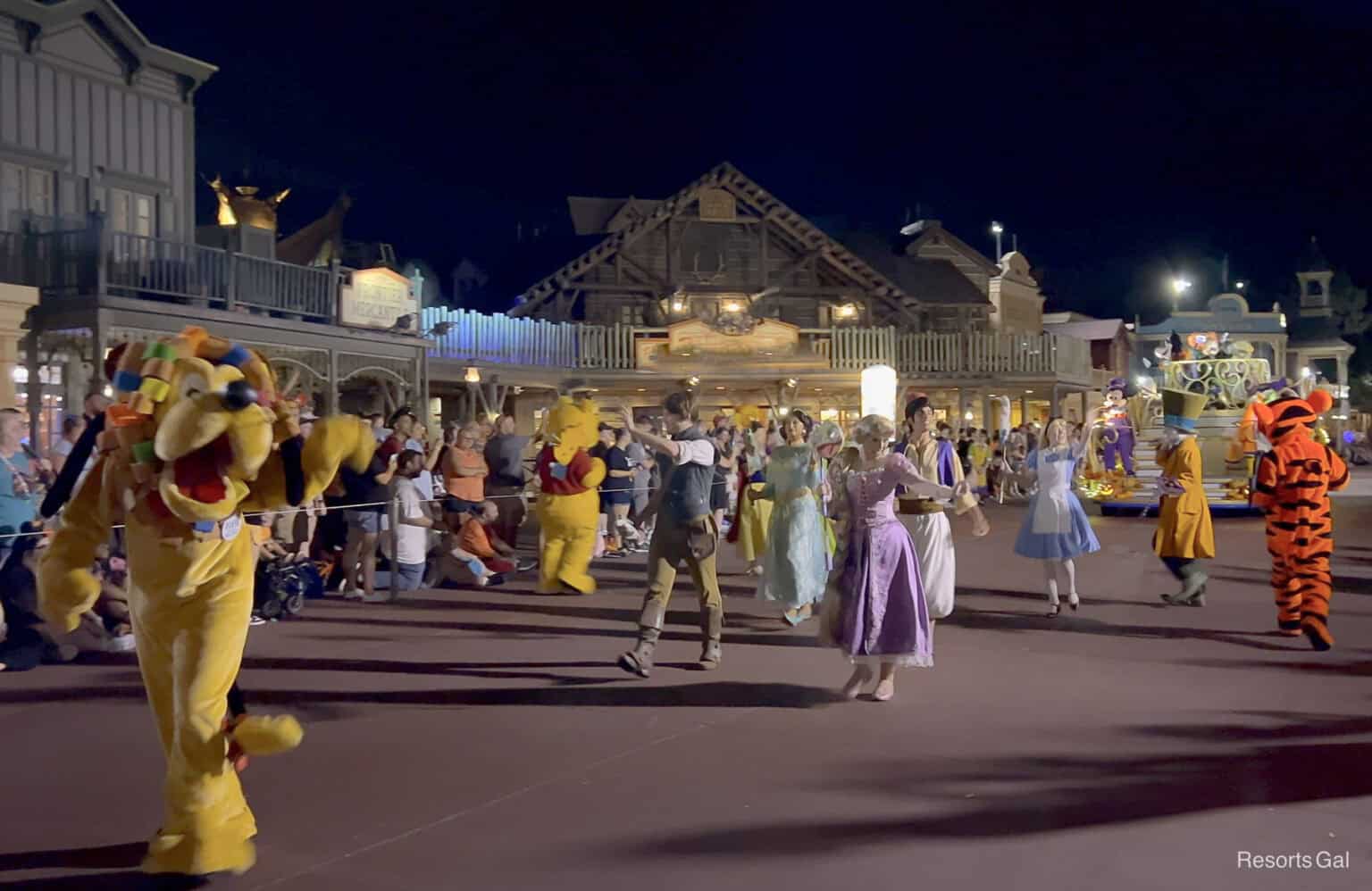 The Complete List of Characters in Mickey's Boo to You Halloween Parade ...