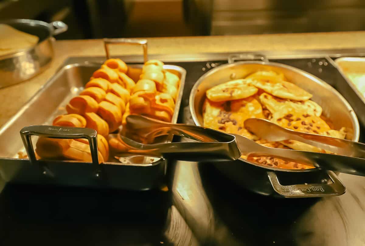 Cape May Cafe Breakfast Review (Minnie's Beach Bash Breakfast Buffet ...