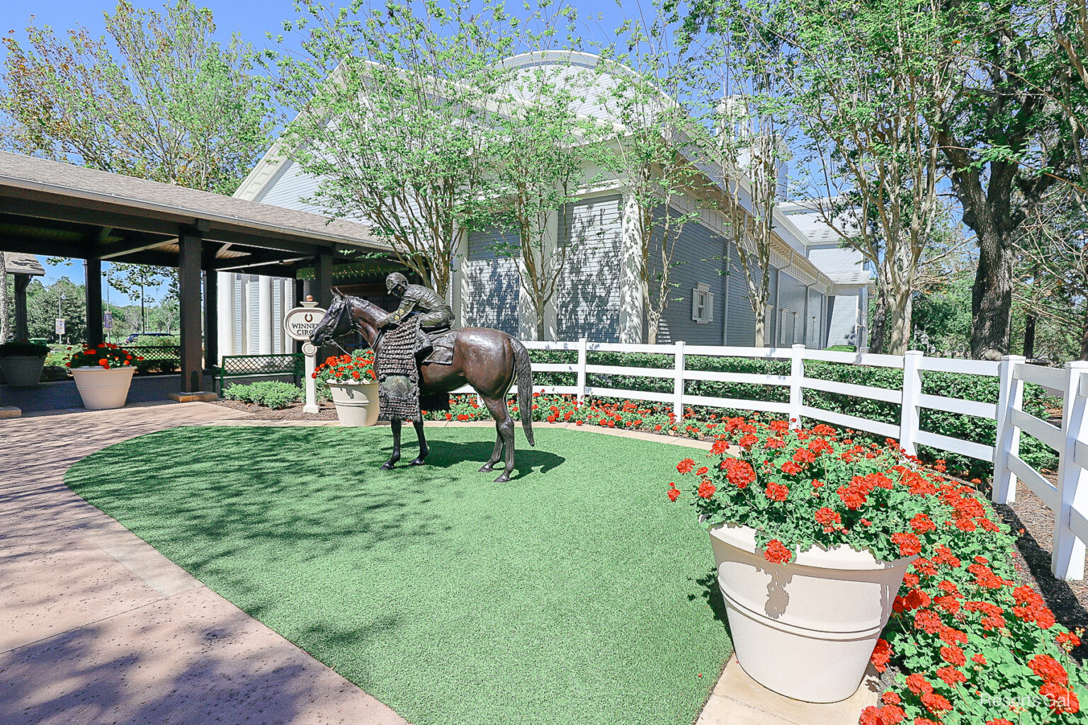 A Visit to the Carriage House Lobby of Disney's Saratoga Springs ...