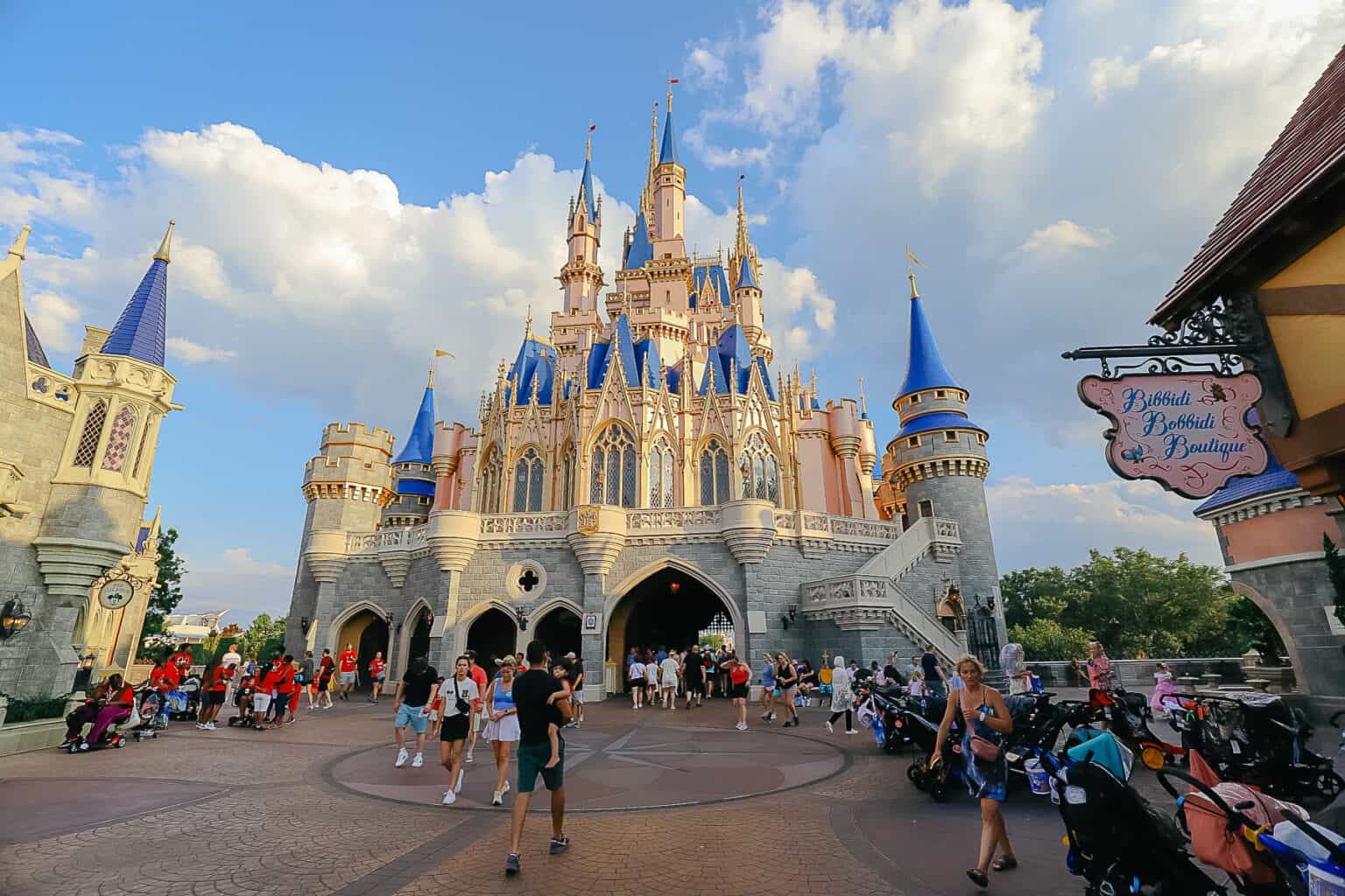 A Walk Around Cinderella Castle at Magic Kingdom (Photos and Things to Do)