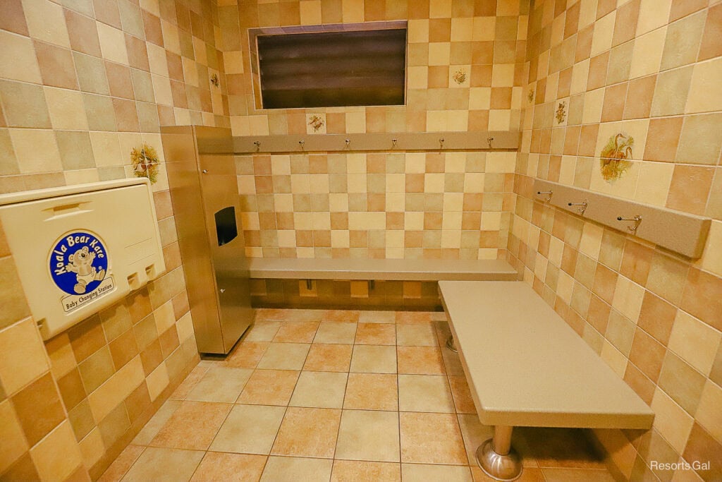 Pool Changing Areas, Showers, and Amenities at the Disney Resort Hotels ...