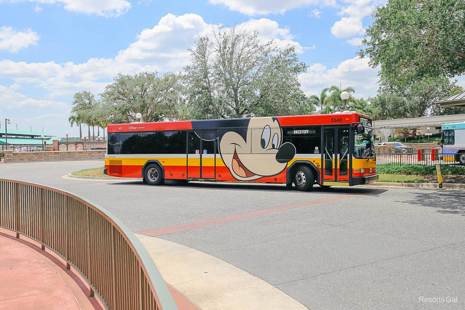 Disney’s Complimentary Bus Transportation (Everything You Need to Know ...