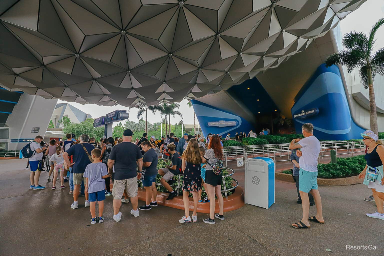 An Ideal Epcot Evening Touring Plan (No Lightning Lanes)