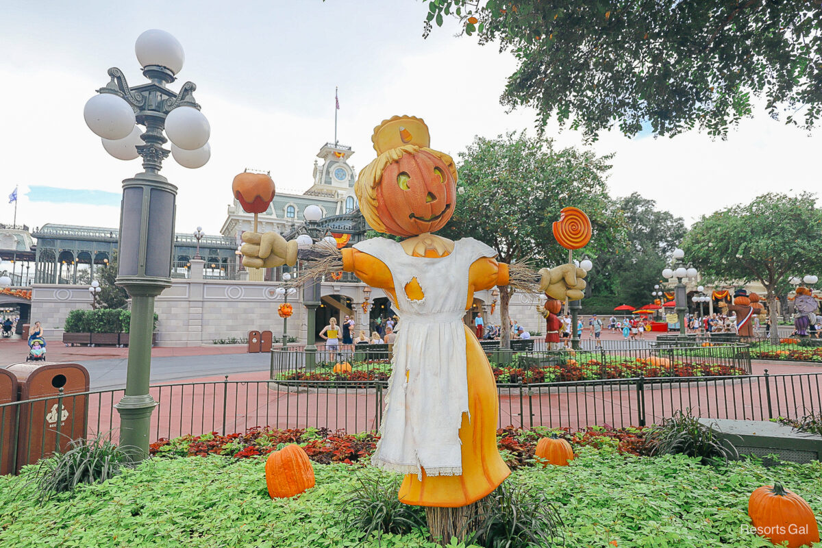 Magic Kingdom Halloween Decorations in 2025: Main Street USA Photo Tour
