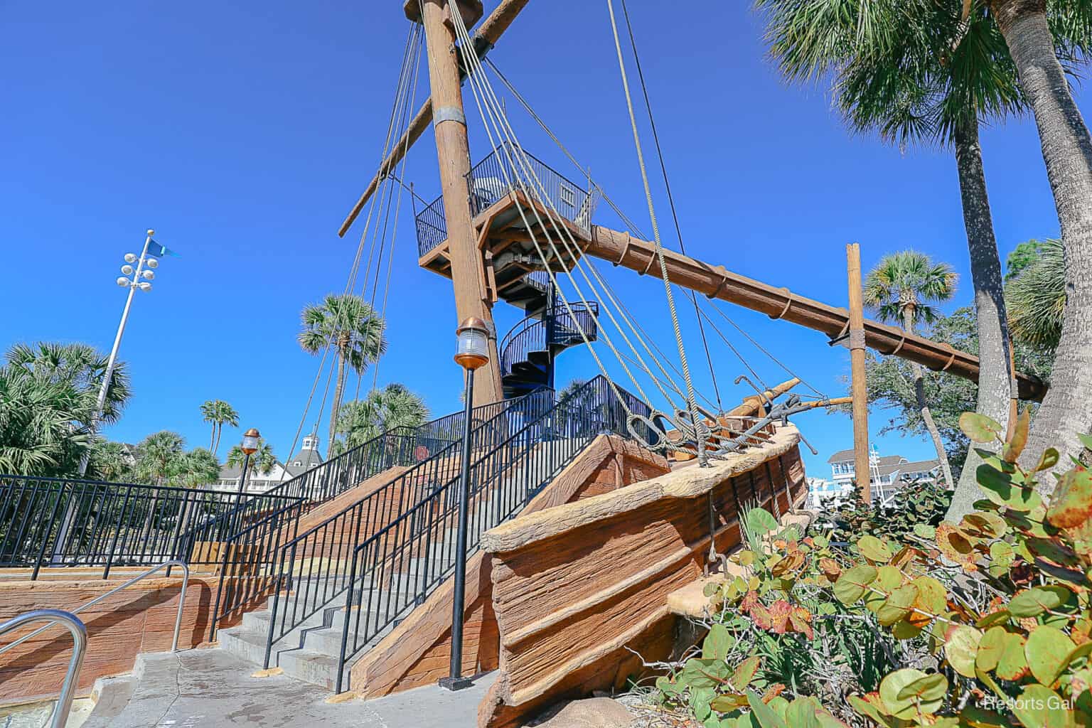 This Hidden Shipwreck Kiddie Pool is One of Disney's Beach Club's Best ...