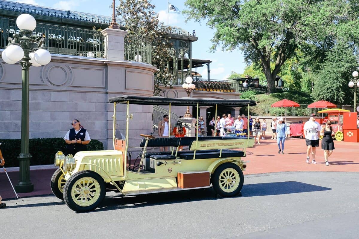 Main Street Vehicles at Magic Kingdom (Take a Nostalgic Ride Down Main ...