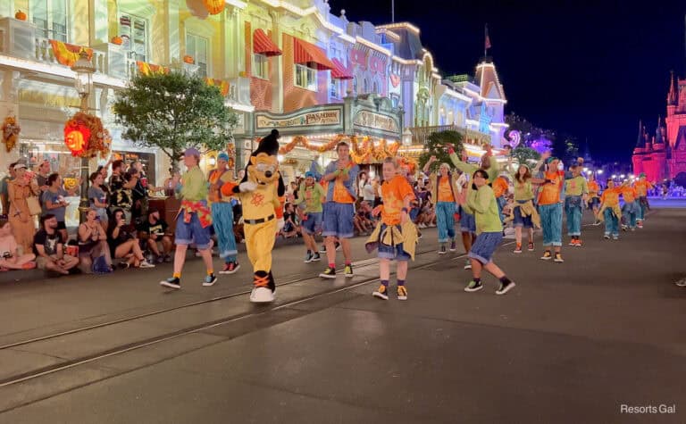 Where to Meet Powerline Max at Disney World