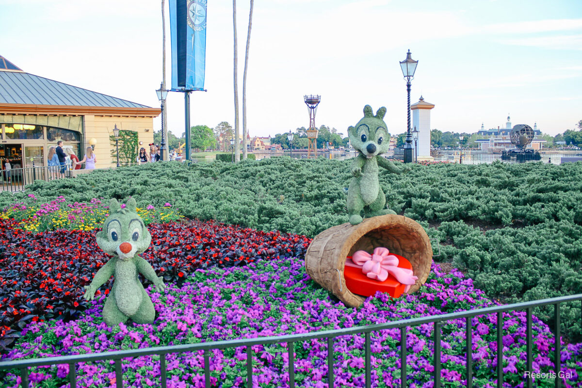 Through the Years: Mickey and Minnie Mouse's Character Topiaries at ...