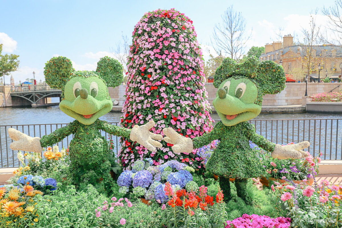 Through the Years: Mickey and Minnie Mouse's Character Topiaries at ...