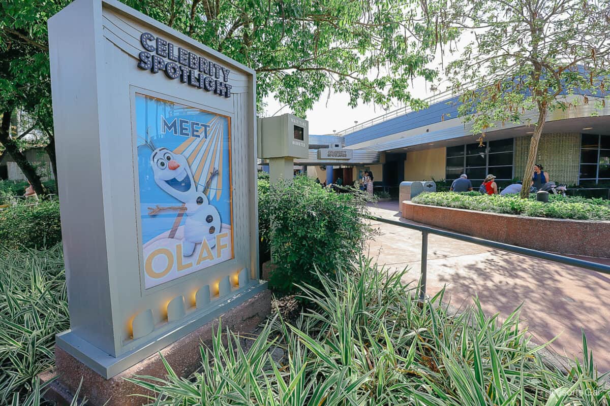 Meet Olaf at Celebrity Spotlight (Disney's Hollywood Studios) - Resorts Gal