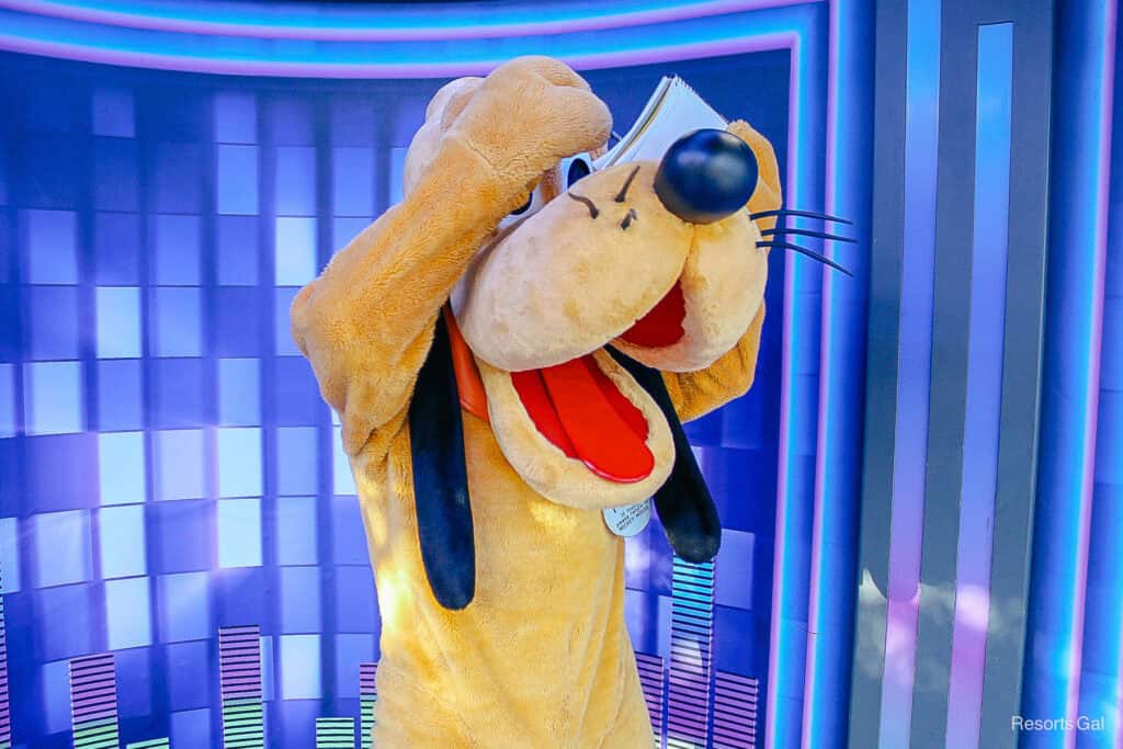 Meet Pluto at Animation Courtyard at Disney's Hollywood Studios ...