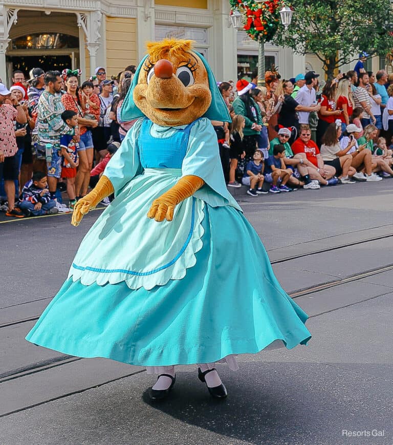 Character Spotlight: Suzy and Perla from 'Cinderella' at Disney World ...
