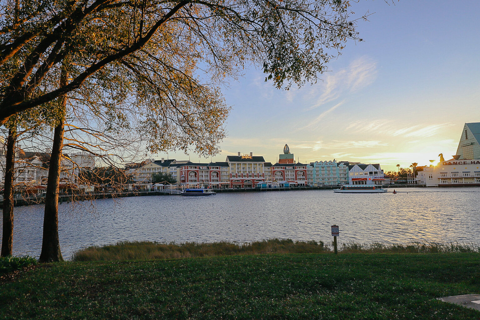 Disney World Walking Paths (Resort, Park, and Disney Springs Options ...